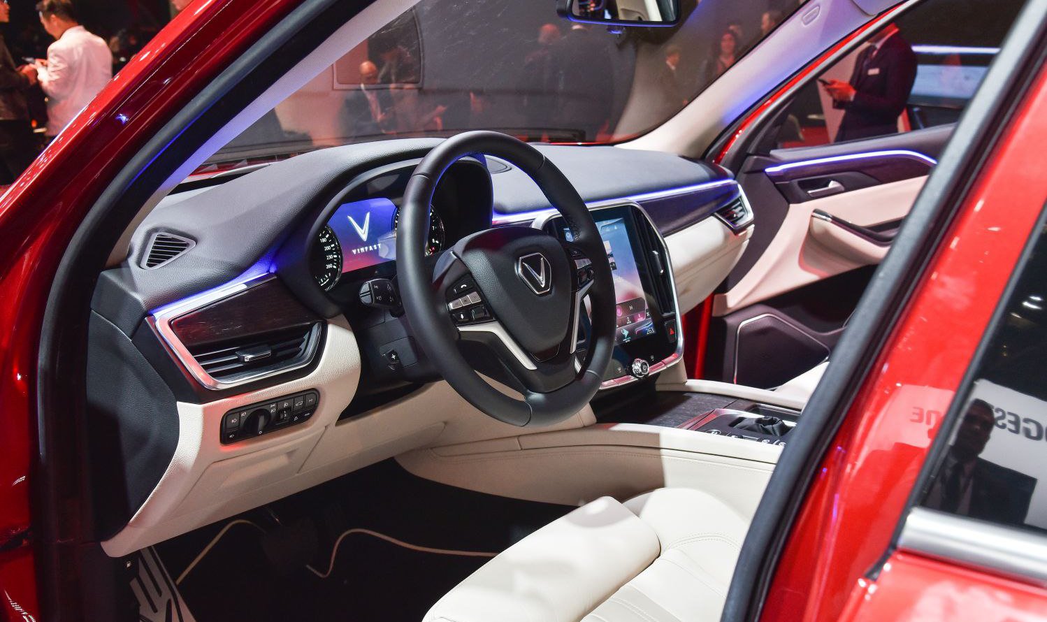 Vinfast LUX SA 2.0 (228 Hp) Automatic